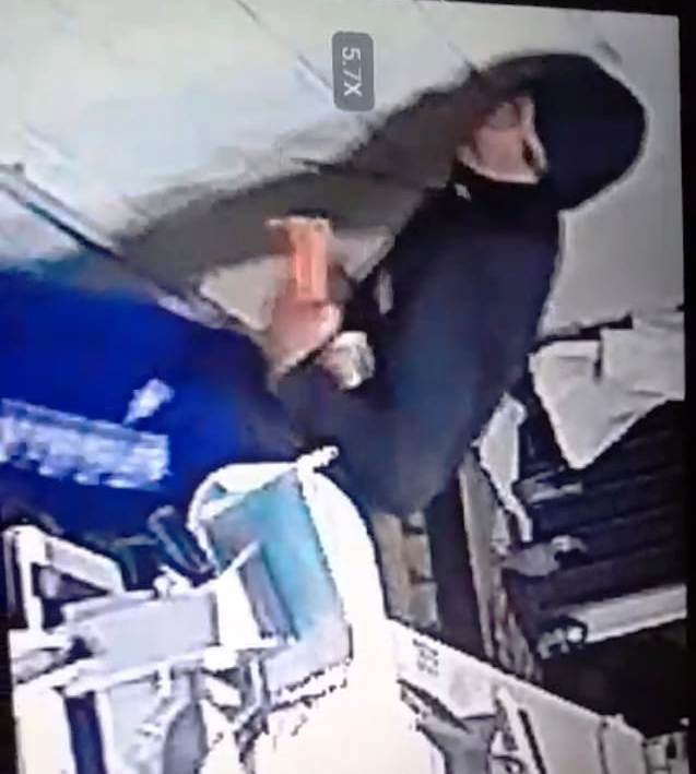 Villa Valeria: Avisó que le estaban robando, el ladrón quedó filmado ... Villa Valeria: Avisó que le estaban robando, el ladrón quedó filmado ...